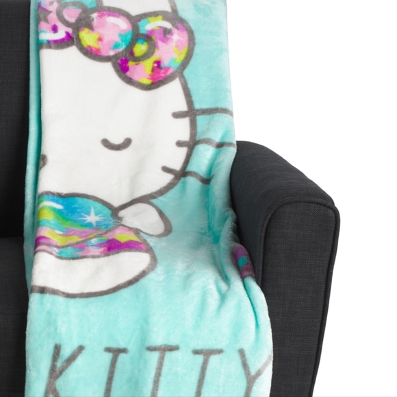 Accents | Nwt Hello Kitty Plush Throw Blanket | Poshmark